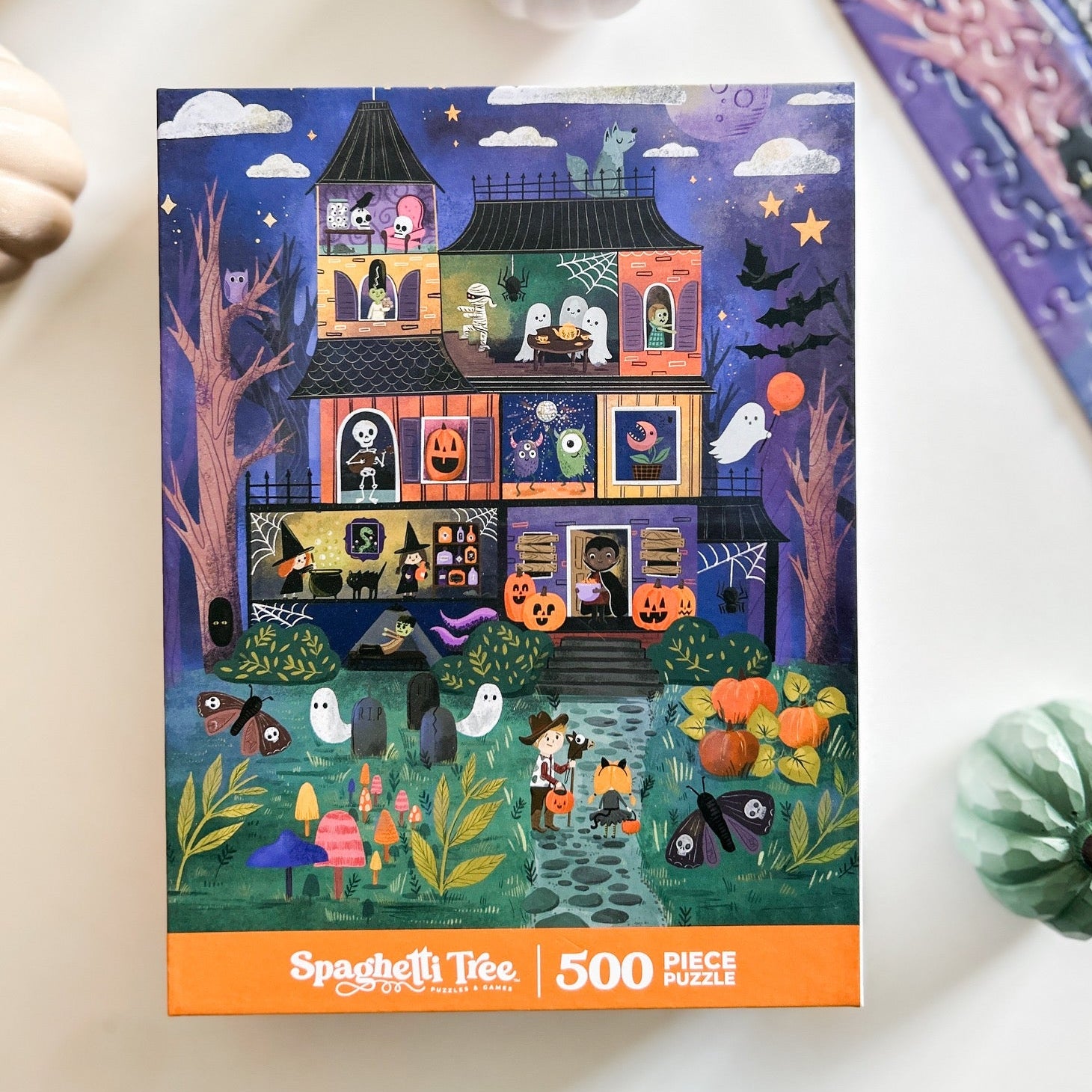 Spooky Manor 500 Piece Halloween Puzzle – Spaghetti Tree Puzzles and Games